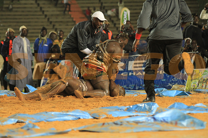 (20 photos) - Ama Baldé vs Papa Sow: le film du combat. Regardez