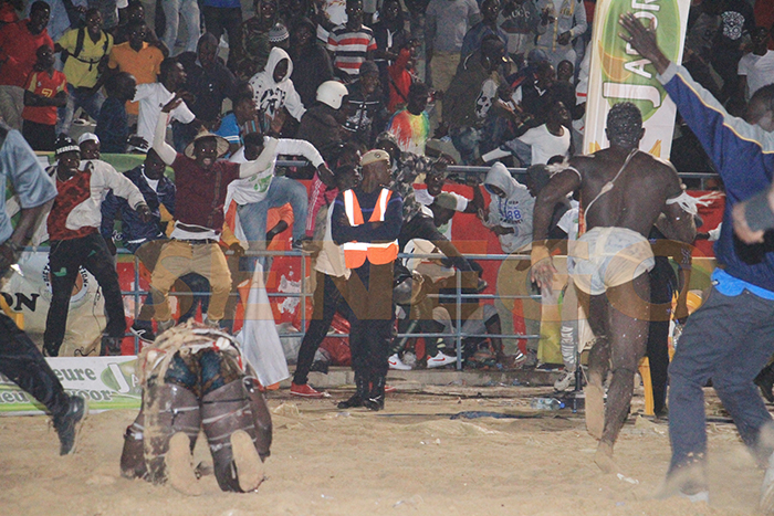 (10 photos) – Lutte: Laye Gothé « déracine » Mbaye Gouye-Gui…