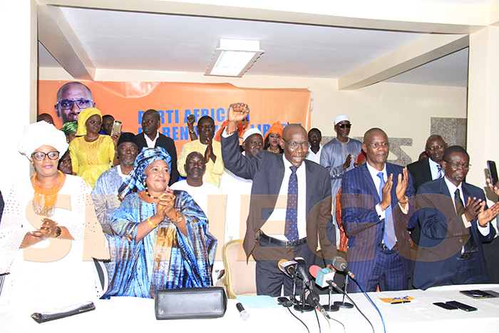 (15 photos) - Oumar Sarr, ancien de Rewmi, lance son Parel/song-daan et ...