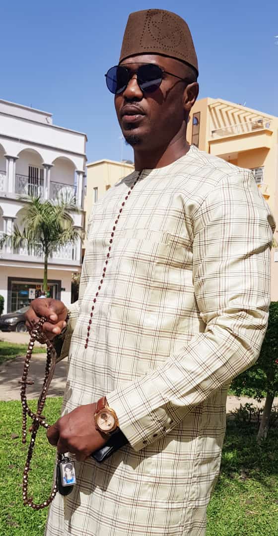 l’animateur Cheikh Sarr de D-Médias garde son élégance ⋆ Actuvision