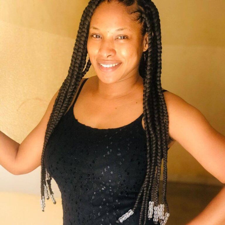 (5 photos) La belle Chadia en toute simplicité respire une forme ...