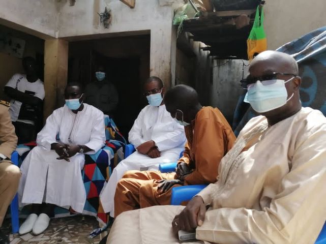 Yeumbeul : La délégation du gouvernement chez les parents du défunt ...