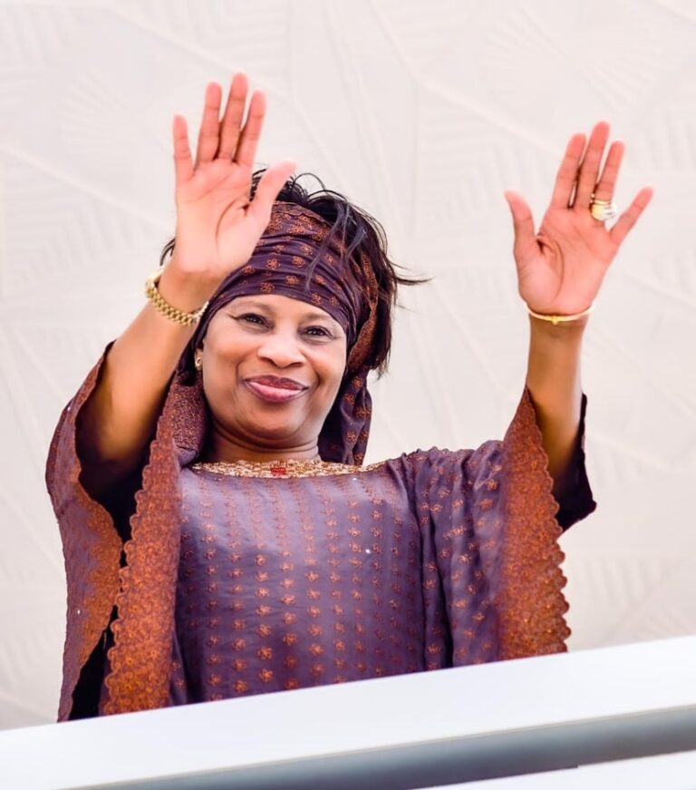 Me Aïssata Tall Sall affiche son soutien à Macky Sall « il doit continuer