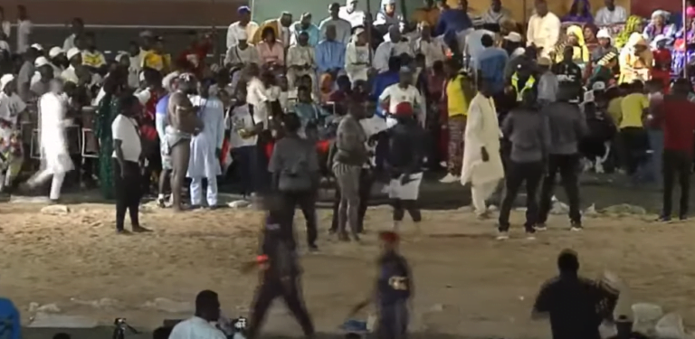 Lutte – Kaolack : Bébé Saloum terrasse Baye Mandione en moins d’une ... Lutte – Kaolack : Bébé Saloum terrasse Baye Mandione en moins d’une ...