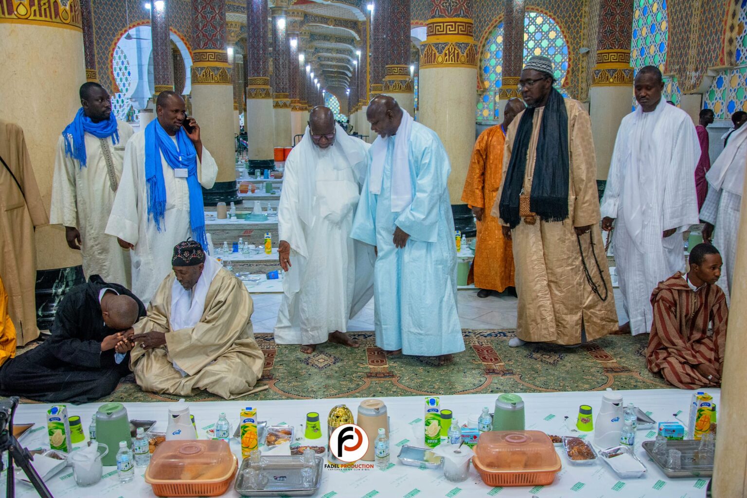 Distribution de Ndogou à la Mosquée de Touba en images