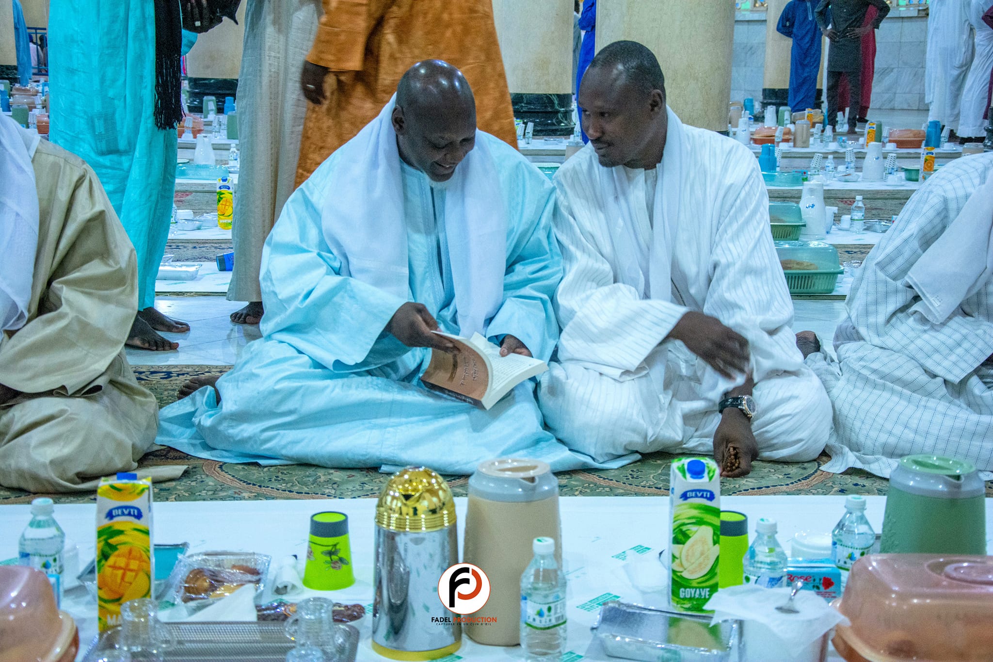 Distribution de Ndogou à la Mosquée de Touba en images