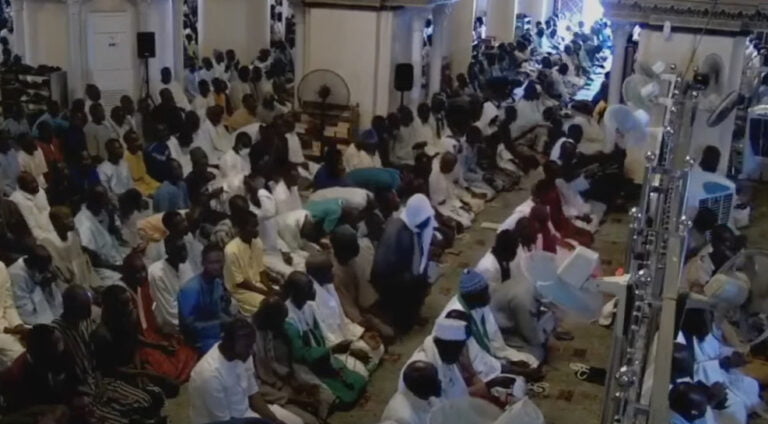 Korité 2023 à Touba : Revivez la prière depuis la Grande mosquée de ...