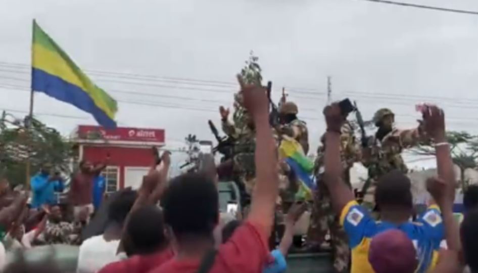 Coup Detat Au Gabon Découvrez Des Scènes De Liesse Populaire Dans