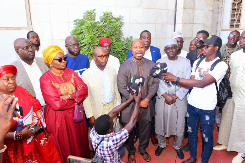 Une délégation de la Coalition « Diomaye Président » en visite dans les ...