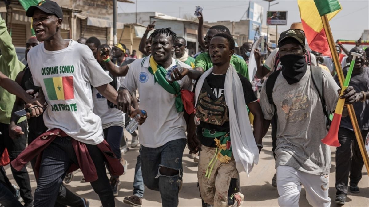 Manifestations Et Violences Au Sénégal Suite Au Report Des élections