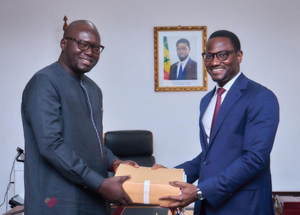 Dakar Dem Dikk : Passation de service entre Assane Mbengue et Ousmane Sylla