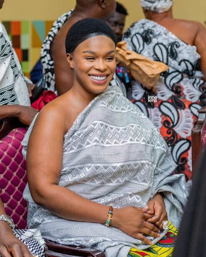 (3) Photos La rappeuse Lousika devient reine-mère en pays Ashanti