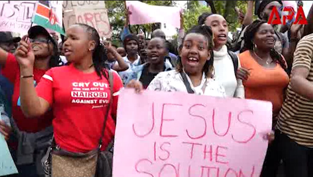 Kenya : Des centaines de jeunes manifestent contre les nouvelles taxes ...