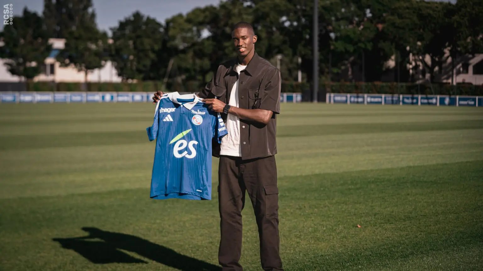 Transfert surprenant : Pape Daouda Diong rejoint Strasbourg pour un ...