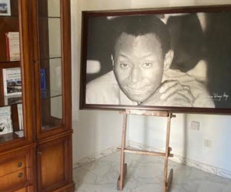 Le Sénégal sous le choc : Hommage à Momar-Coumba Diop, une figure ...