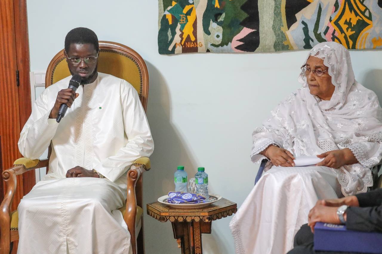 (04 Photos) Le Président Diomaye Faye chez Amadou Mahtar Mbow pour ...