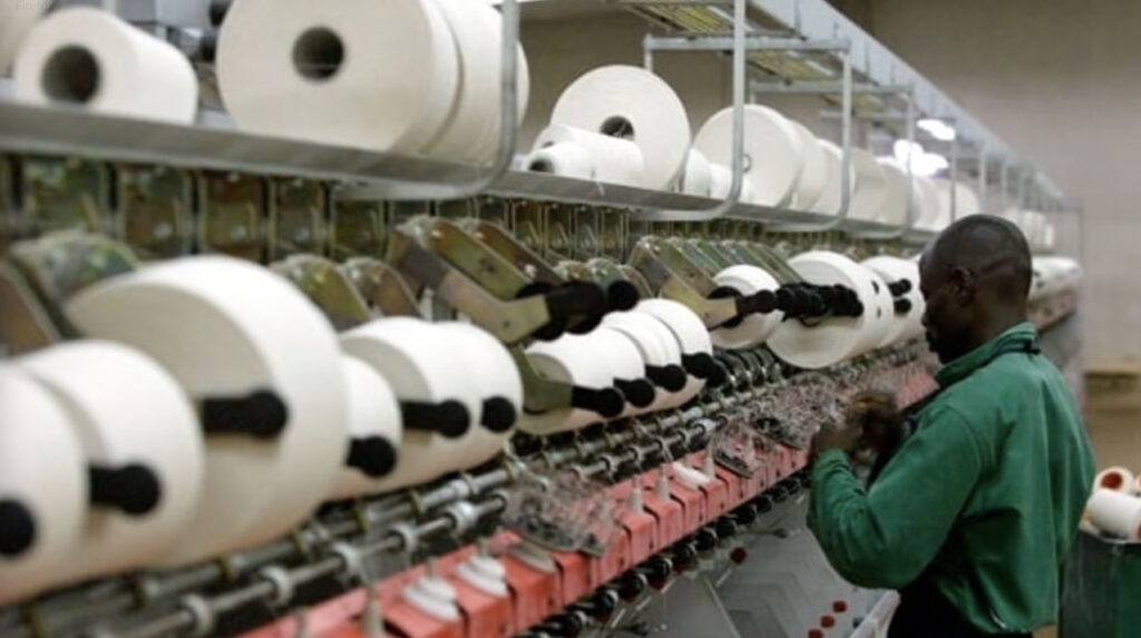 Le Sénégal mise sur l’industrie textile et prévoit d’interdire les ...