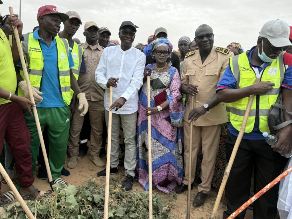 Set-Setal Sunu Rew : Le ministre des Forces Armées appelle à une ...