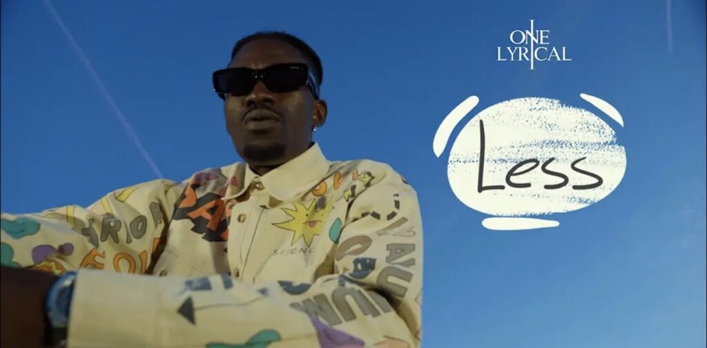 One Lyrical dévoile son clip « Less » aux visuals impactants