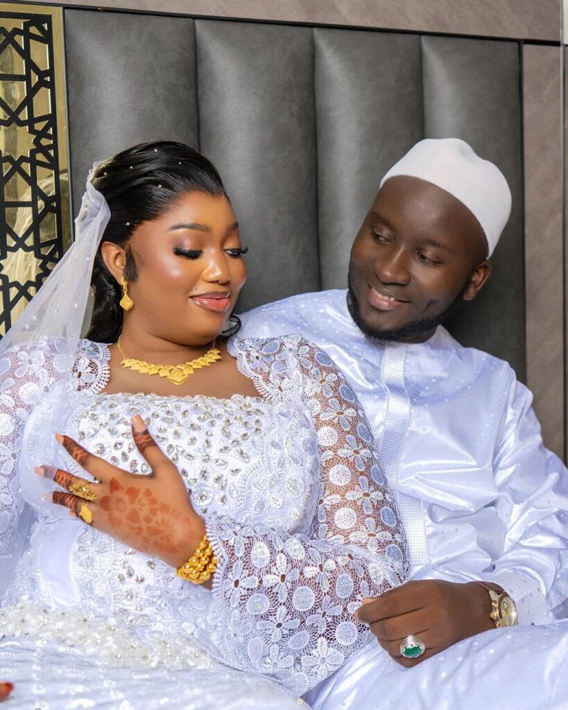 Oustaz Modou Fall et sa deuxième épouse en scène lors d'un shooting