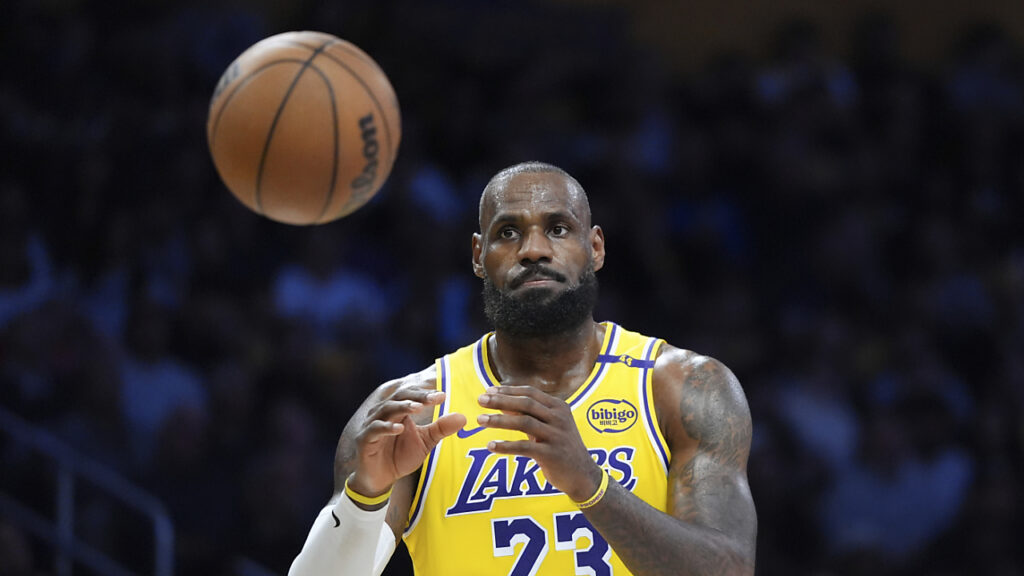 NBA - Historique: A 40 ans, LeBron James est le 1er joueur de l’histoire à passer la barre des ...