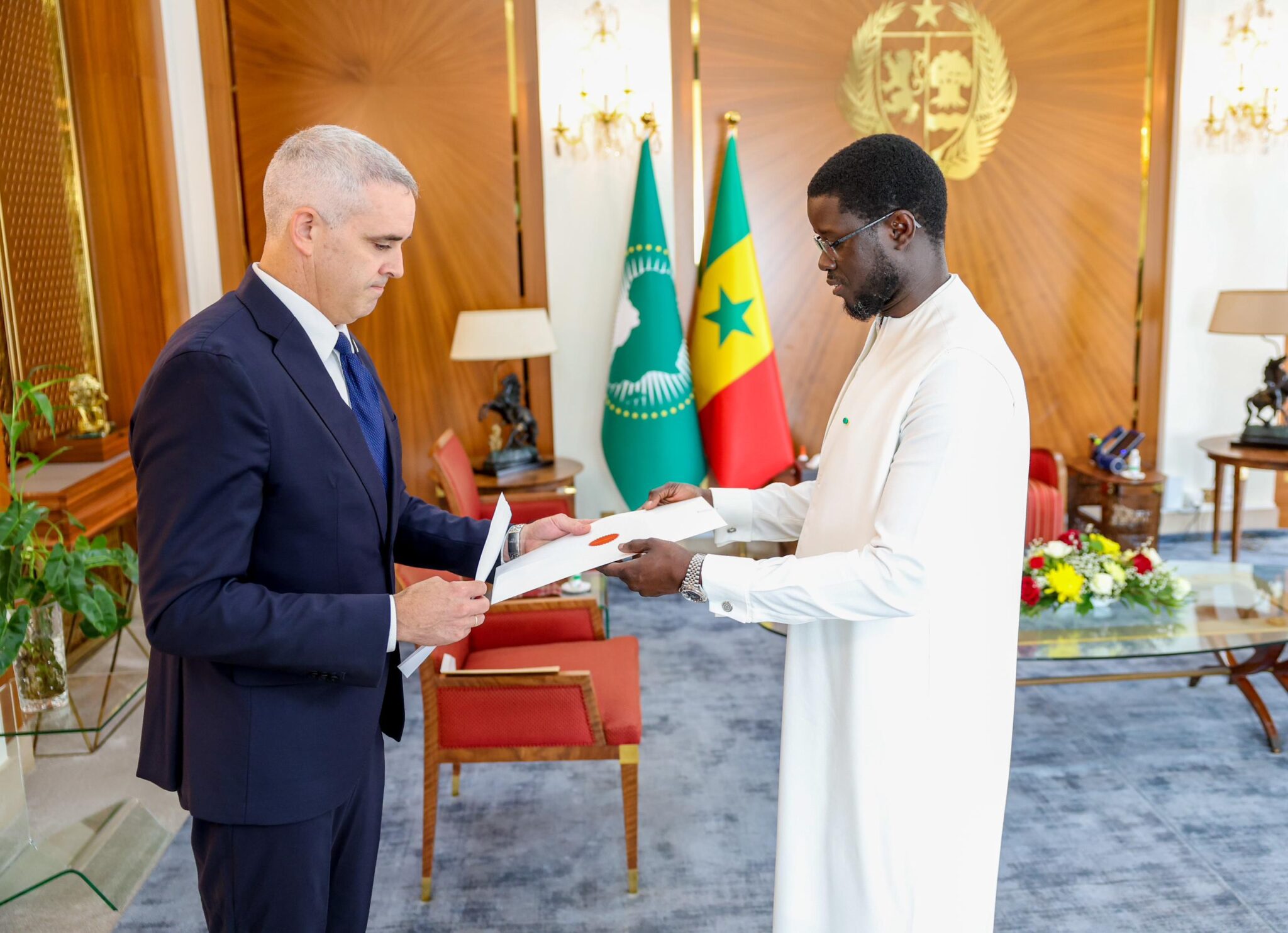Yuval Waks reçu par le président sénégalais diomaye faye – Senego.com ...