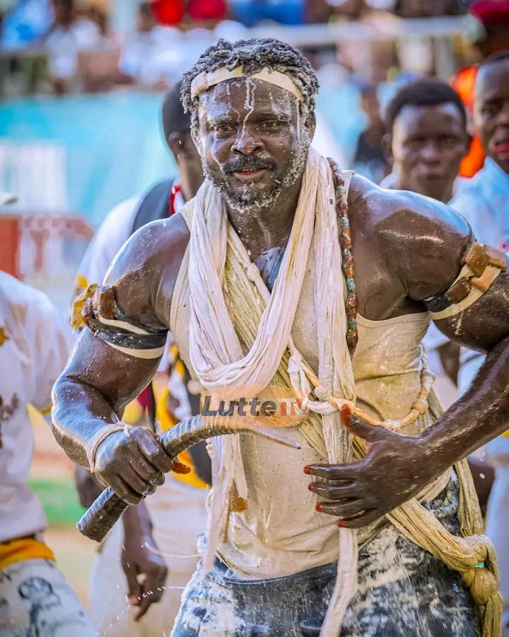 Lutte: Moussa Ndoye expédie Thiatou Daouda Fall en 30 secondes à l ...