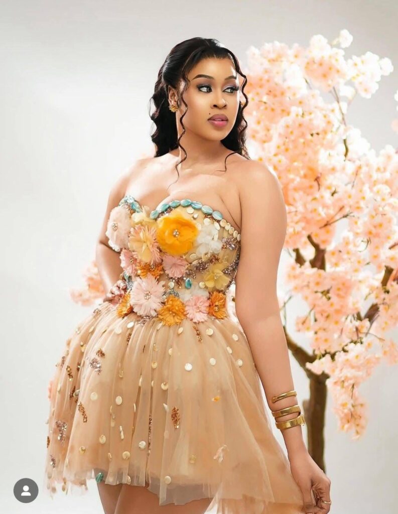 Ndèye Astou Sall, l’ex-Miss Sénégal, rayonne en robe scintillante dans un décor féerique (Photos)