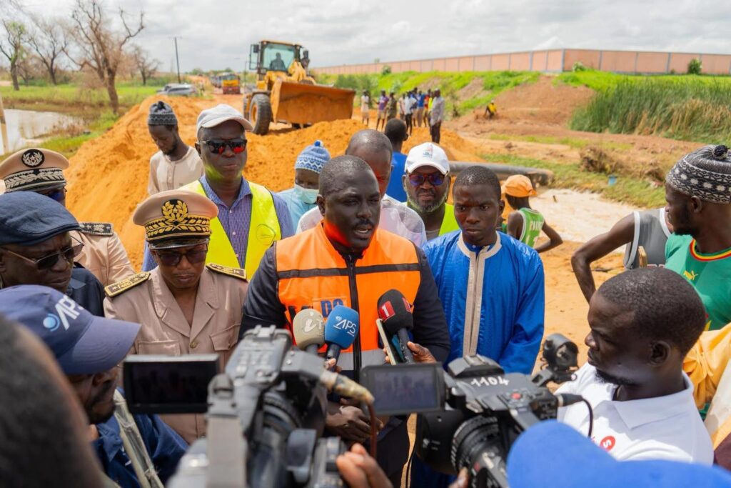 Débordements des bassins de Darou Rahmane et de Pofdy : l’État promet ...