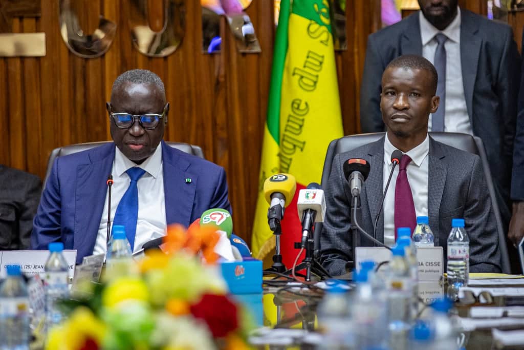 Passation de service au ministère de l’Intérieur : Me Bamba Cissé prend ...