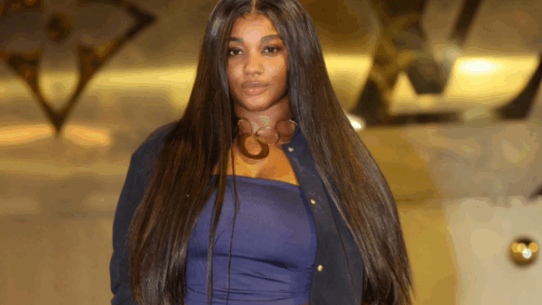 Mia Guissé dévoile ses courbes dans un style audacieux (photos)
