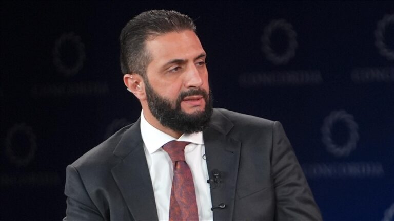 Première visite en Russie : Le nouveau président syrien Ahmad al-Charaa ...