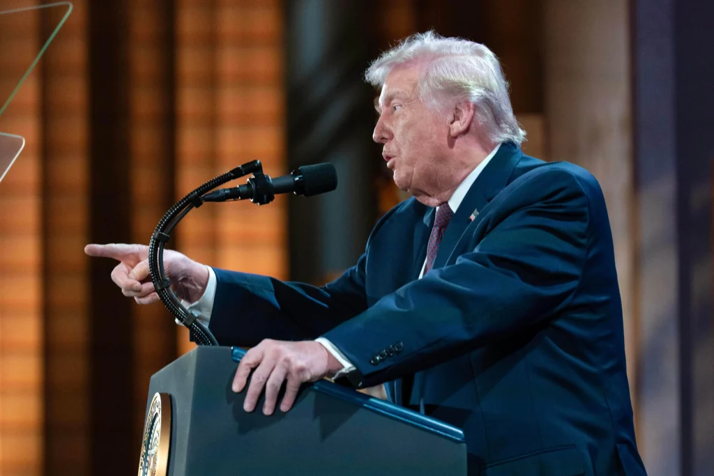 Bras de fer en Californie : L’autorité administrative que Donald Trump ...