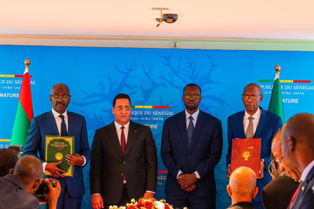 Sénégal–Mauritanie : Ousmane Sonko et El Moctar Ould Djay signent ...