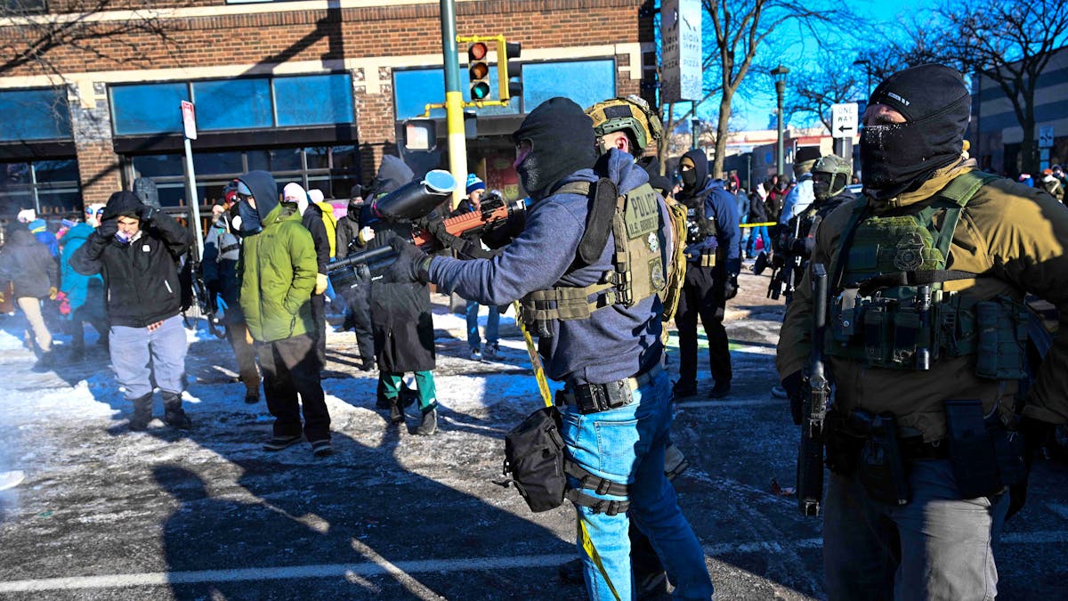 Minneapolis : Un homme abattu par la police de l’immigration ICE