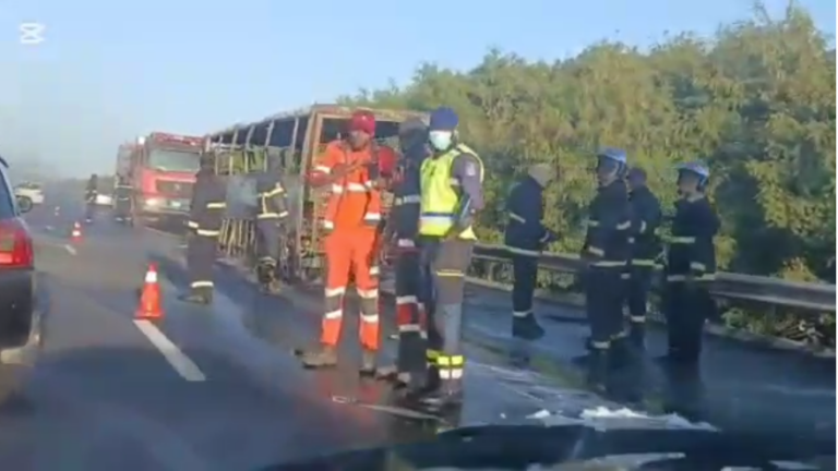 Alerte Trafic: Bus en feu sur l’Autoroute de l’Avenir, Embouteillage de ...