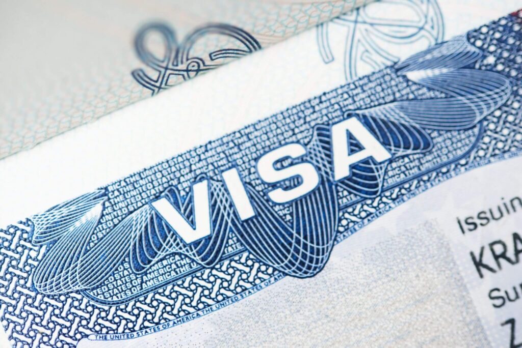 Les États-Unis suppriment la caution de 15 000 dollars pour les ...